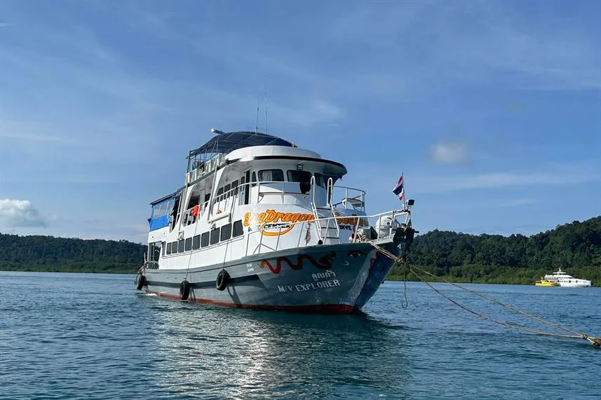 MV Explorer Liveaboard Thailand | Book now - Giant Stride